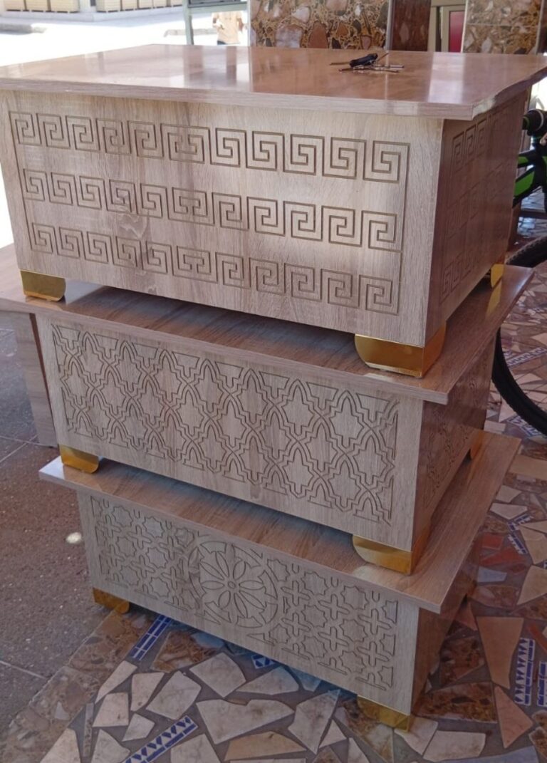 Table basse traditionnels avec un style moderne – Luxace Immo